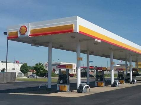 Macadoodles Liqour Store